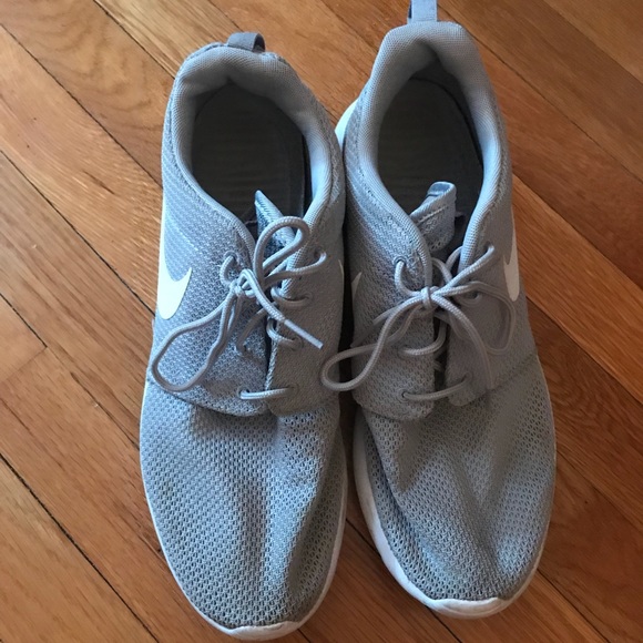Nike | Shoes | Mens Nike Roches | Poshmark